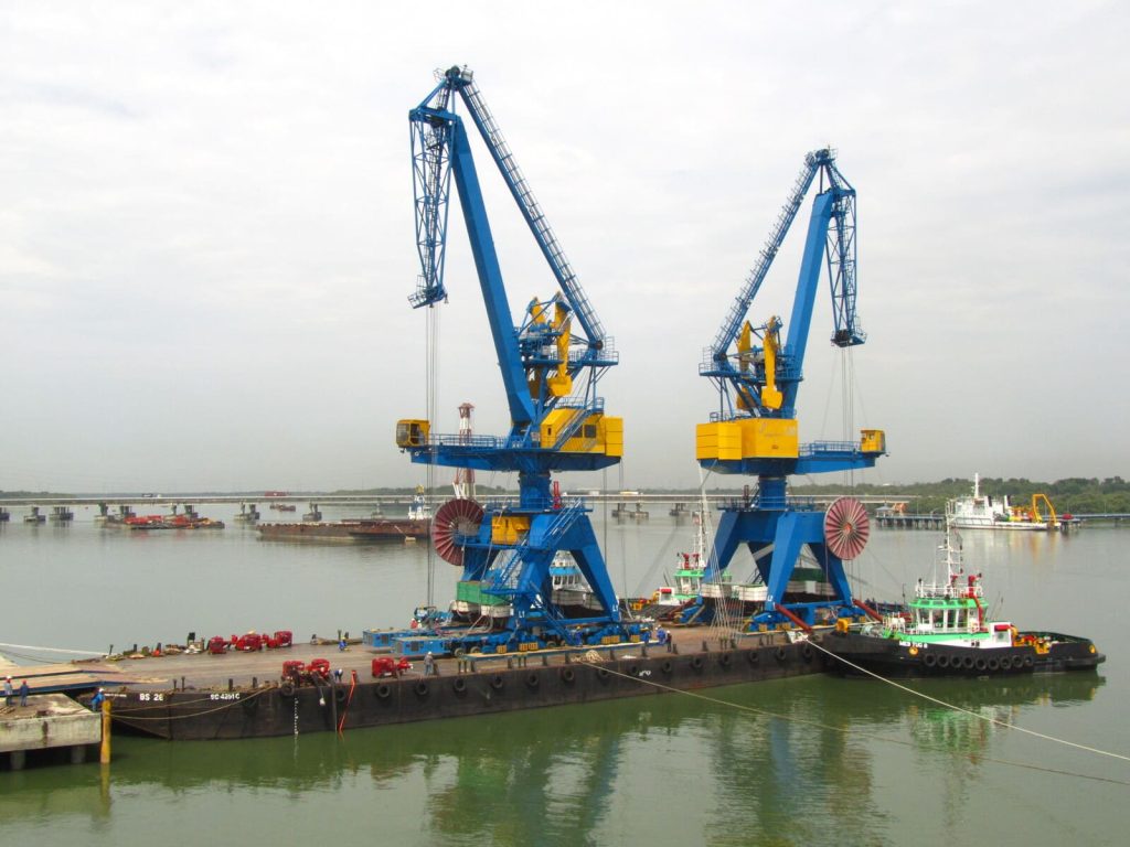 Efficient Cargo Handling with Favelle Favco Wharf Cranes