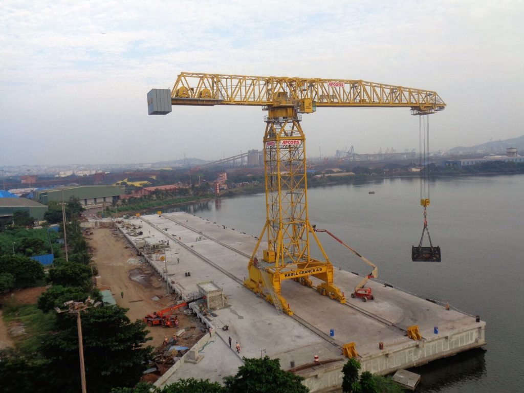 Efficient Cargo Handling with Favelle Favco Wharf Cranes