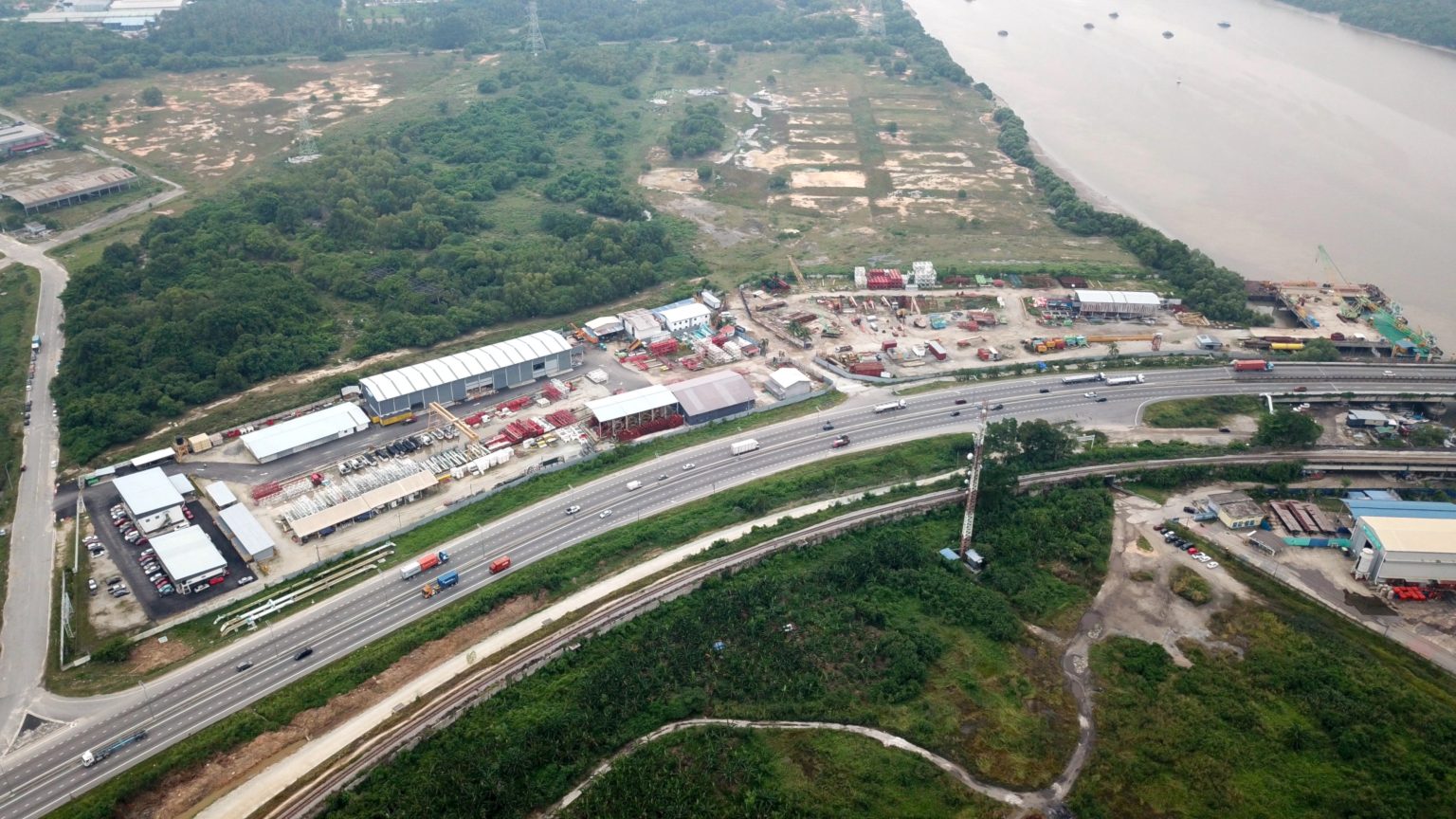 Favelle Favco Plants and Facilities: Global Network Insights