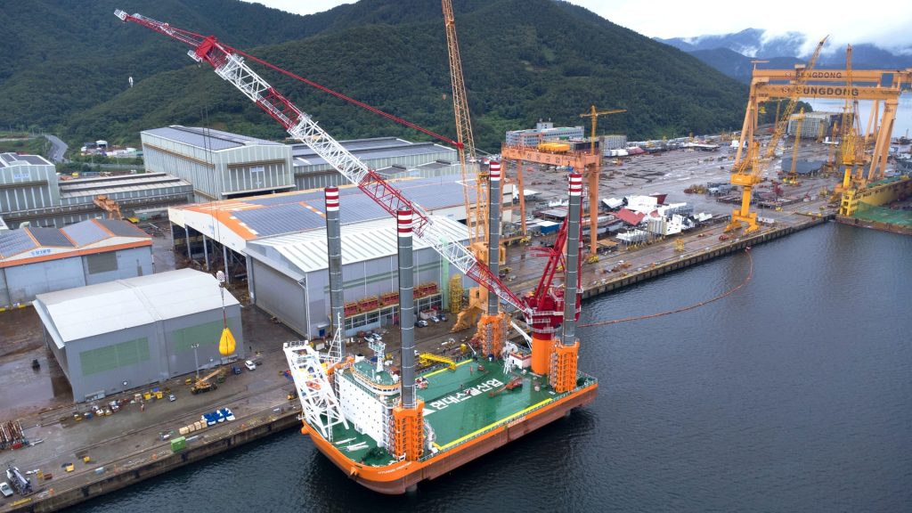 Offshore Cranes for Marine Operations - Favelle Favco